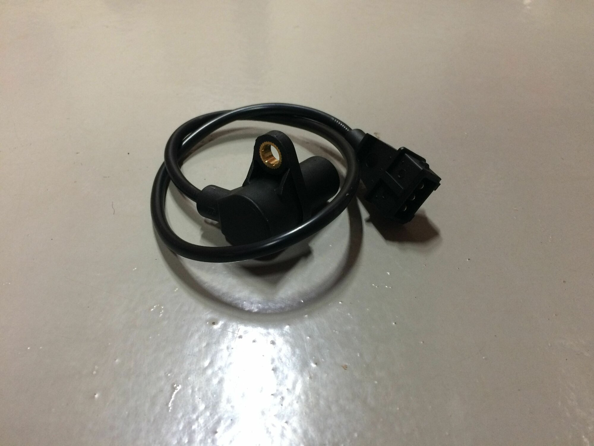 Датчик положения коленвала Chery Fora, Tiggo 1,6 и 1,8 (A21-3611021)