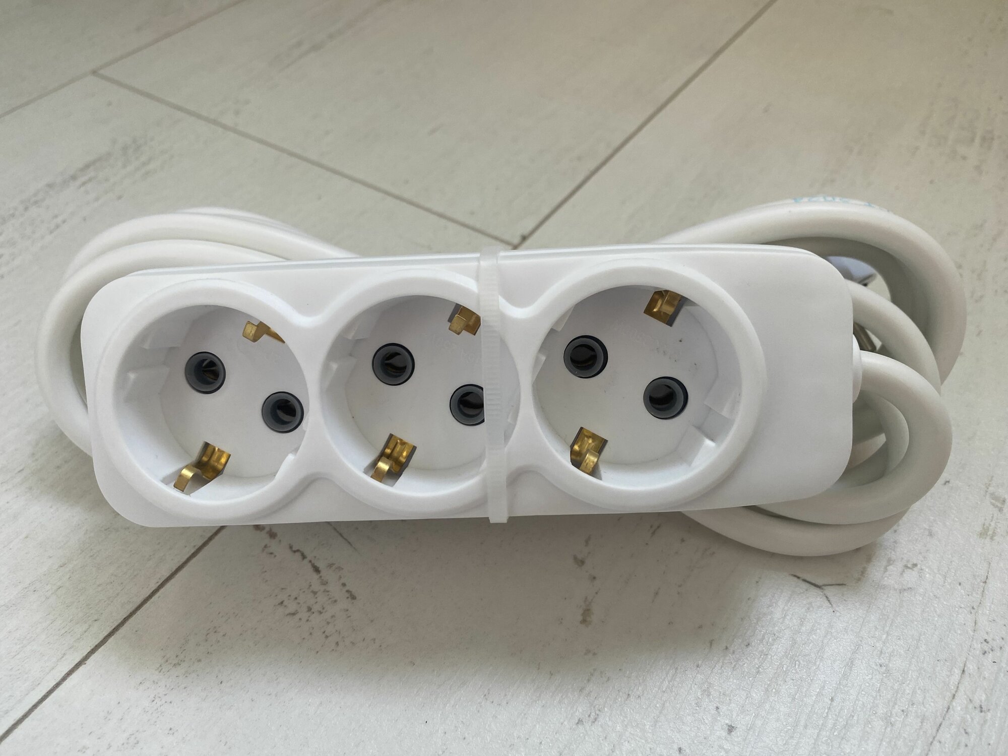 Удлинитель бытовой 3 розетки, 8.0 метров с заземлением, с плоской вилкой