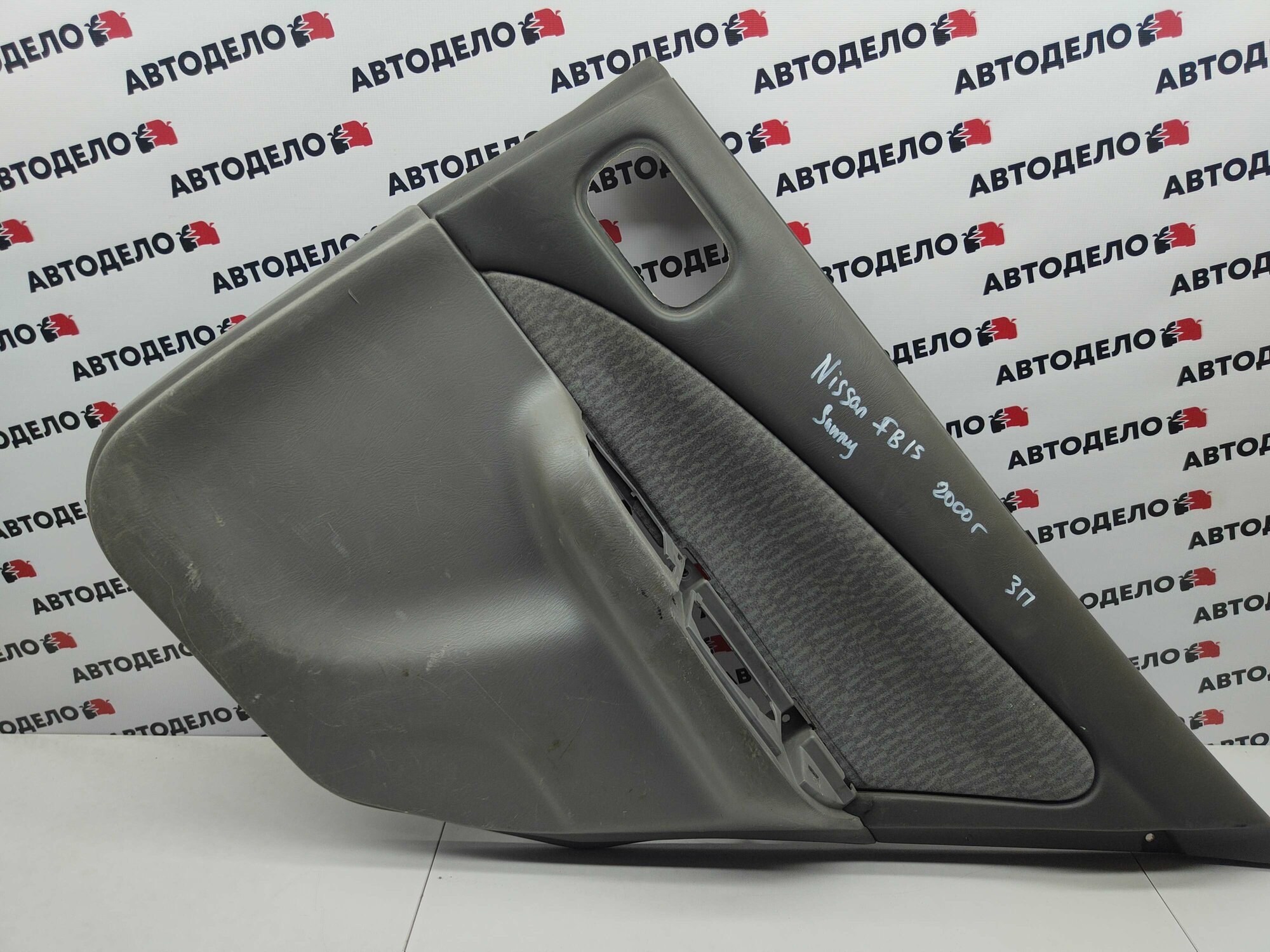 Обшивка двери з/п Nissan Sunny FB15