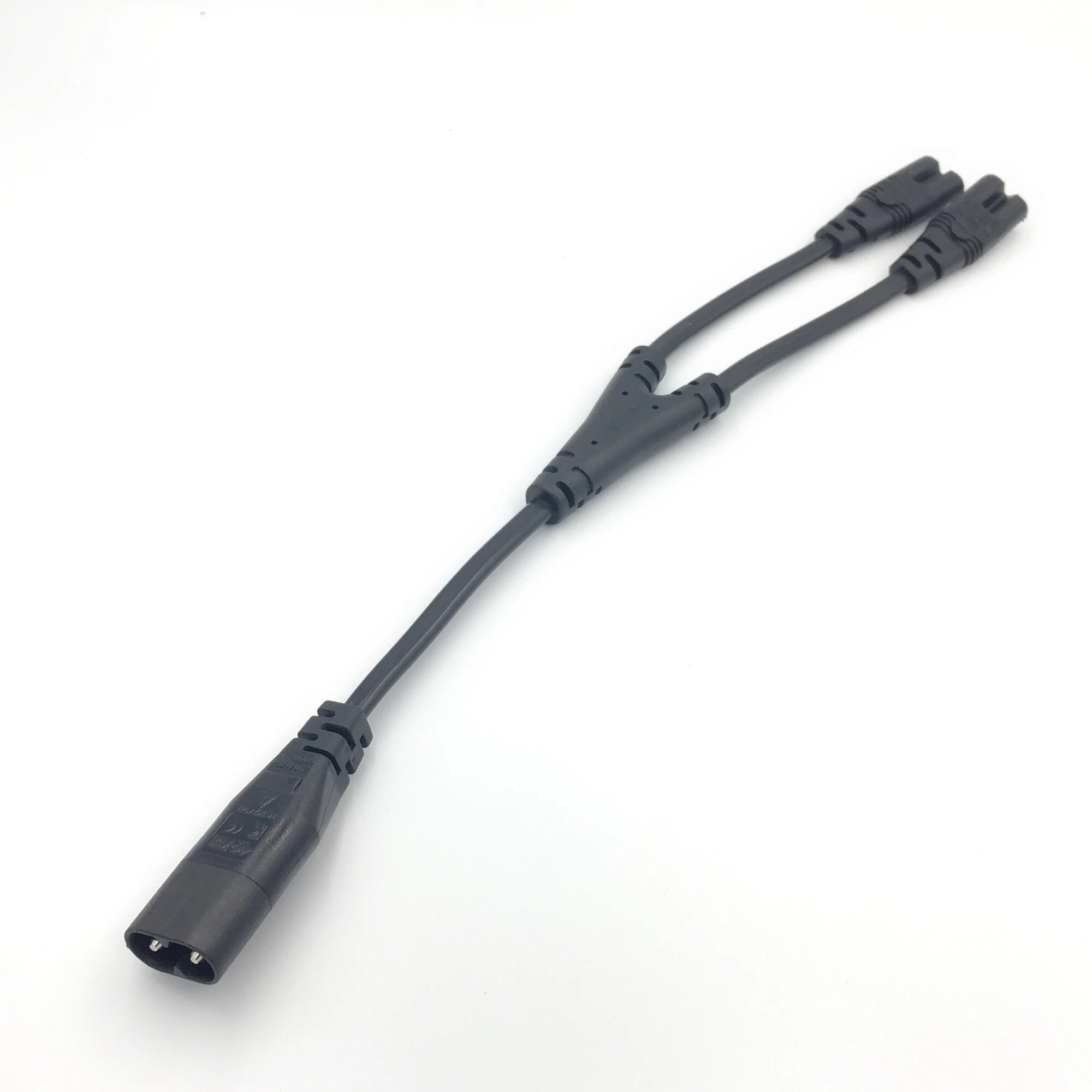 Удлинительный шнур IEC320 C8 на 2 C7, черный