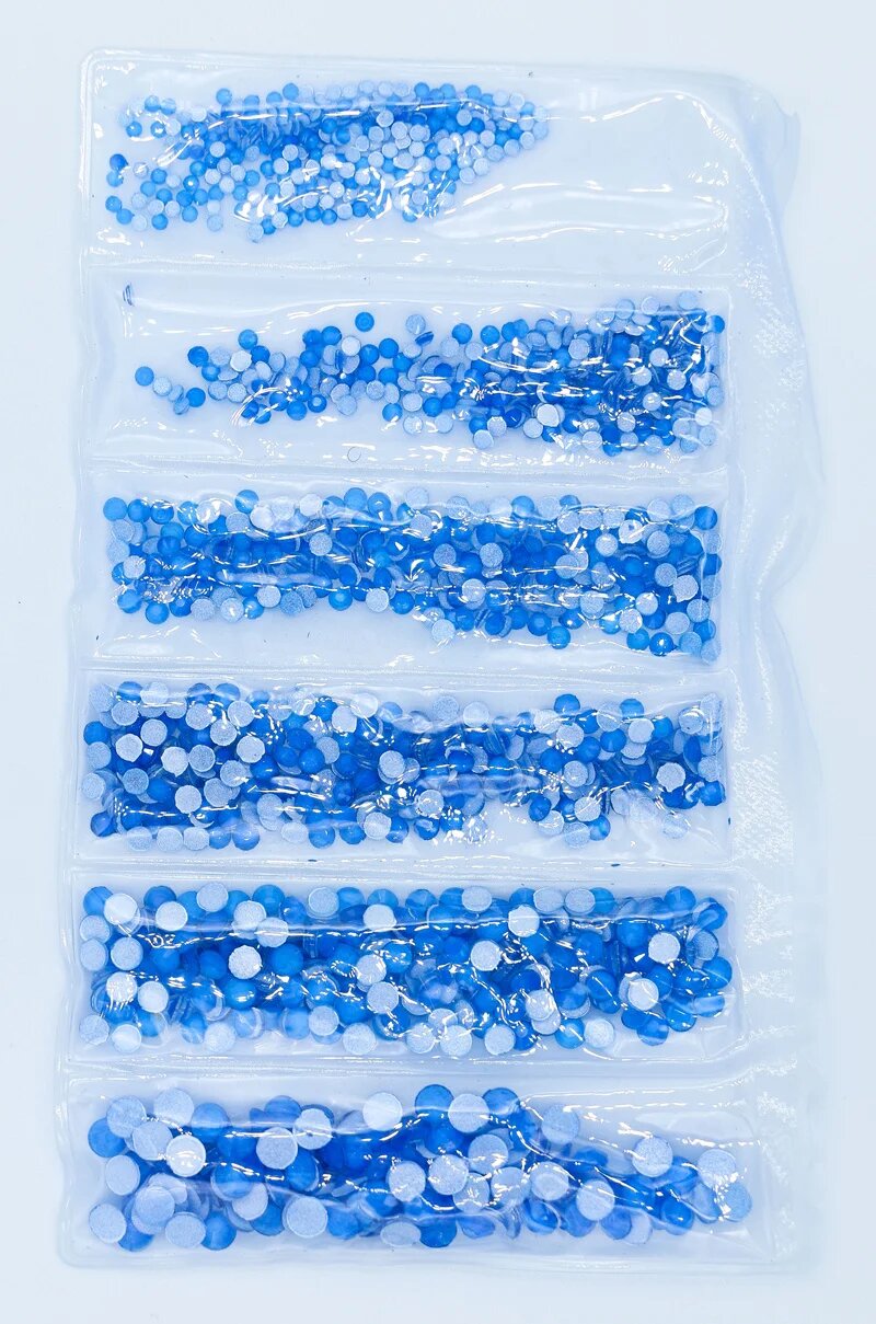 Светящиеся стразы Nailsworld SS6-SS20 Packing 2 10gram, Синий, Sapphire