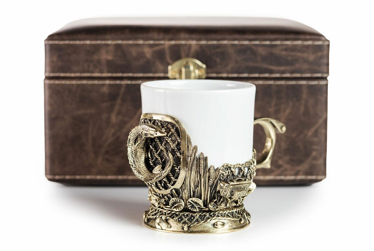 Чашка 200мл. с литым подстаканником подарочная мужчине рыбаку "Стерлядь" в футляре из кож. зама. Ручное литье Россия.