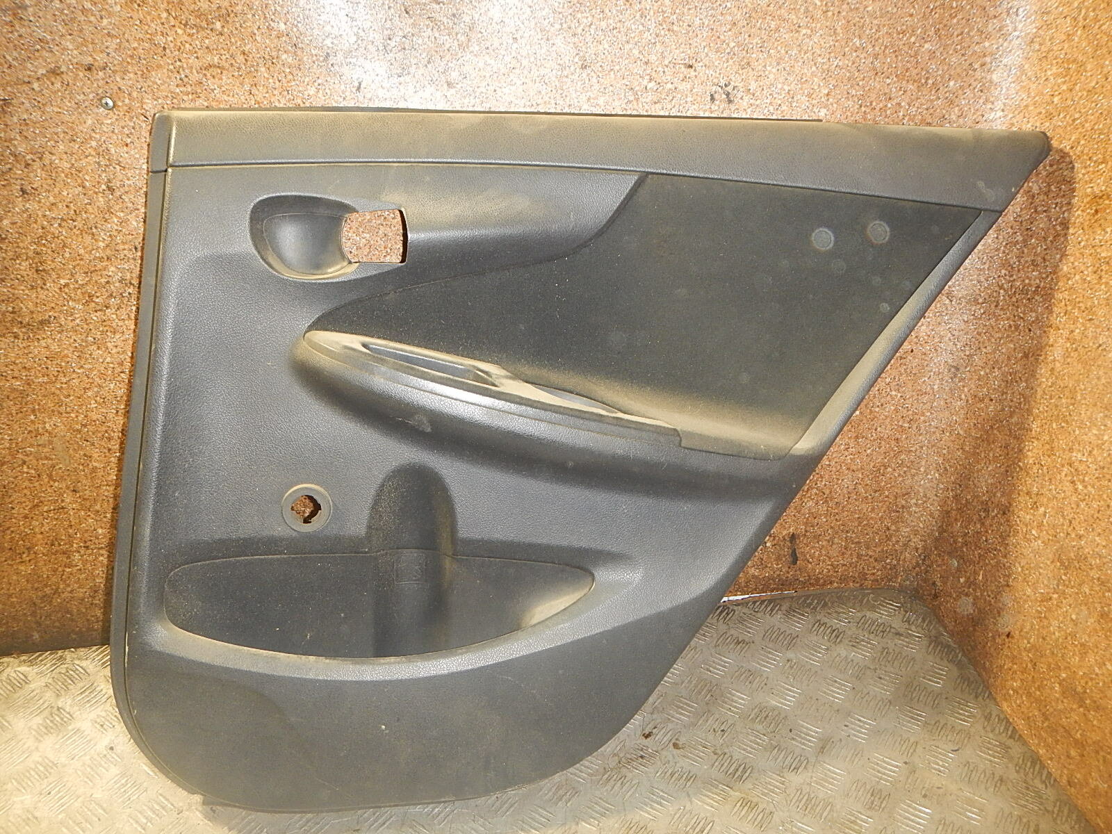 Б/У Обшивка двери задней правой, Toyota (Тойота)-COROLLA 150 (06-) TOYOTA COROLLA 150 (06-) Царапины. 600760 TOYOTA арт....