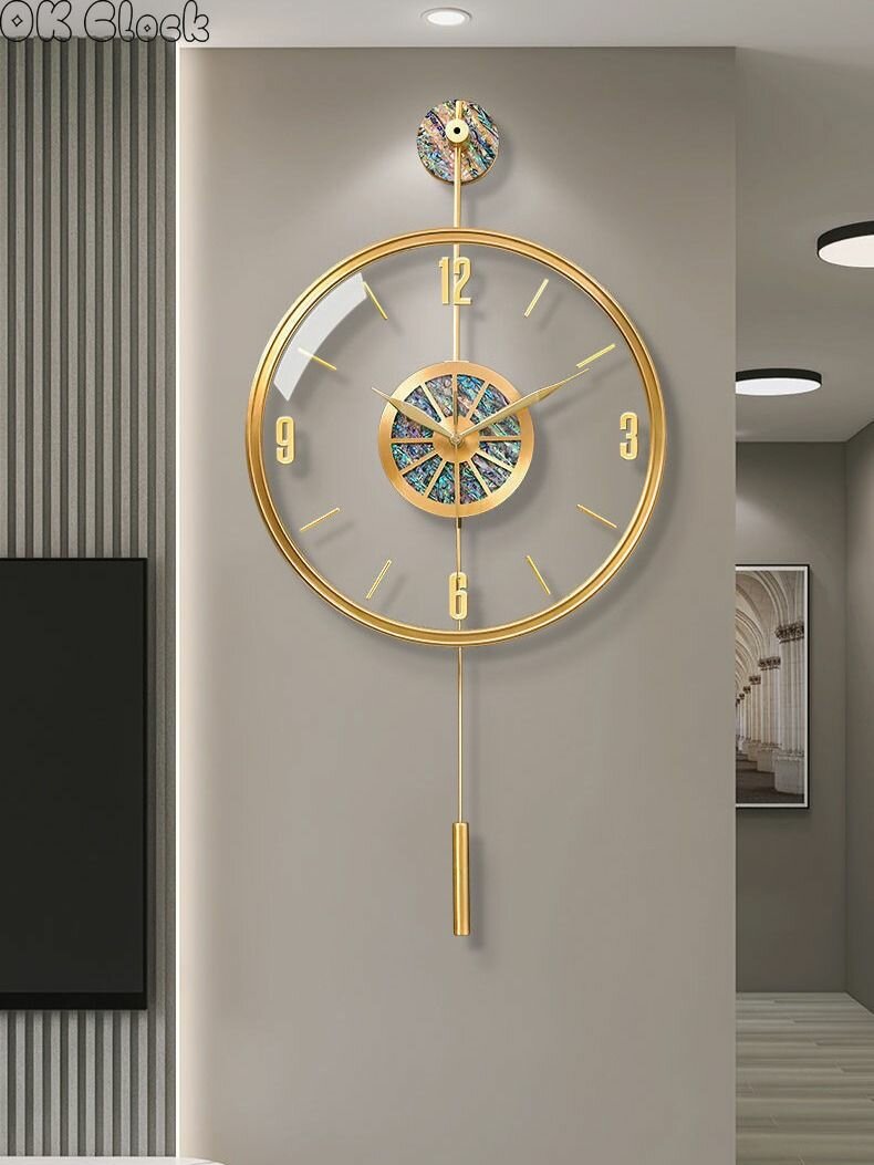 Настенные часы из ракушек с маятником