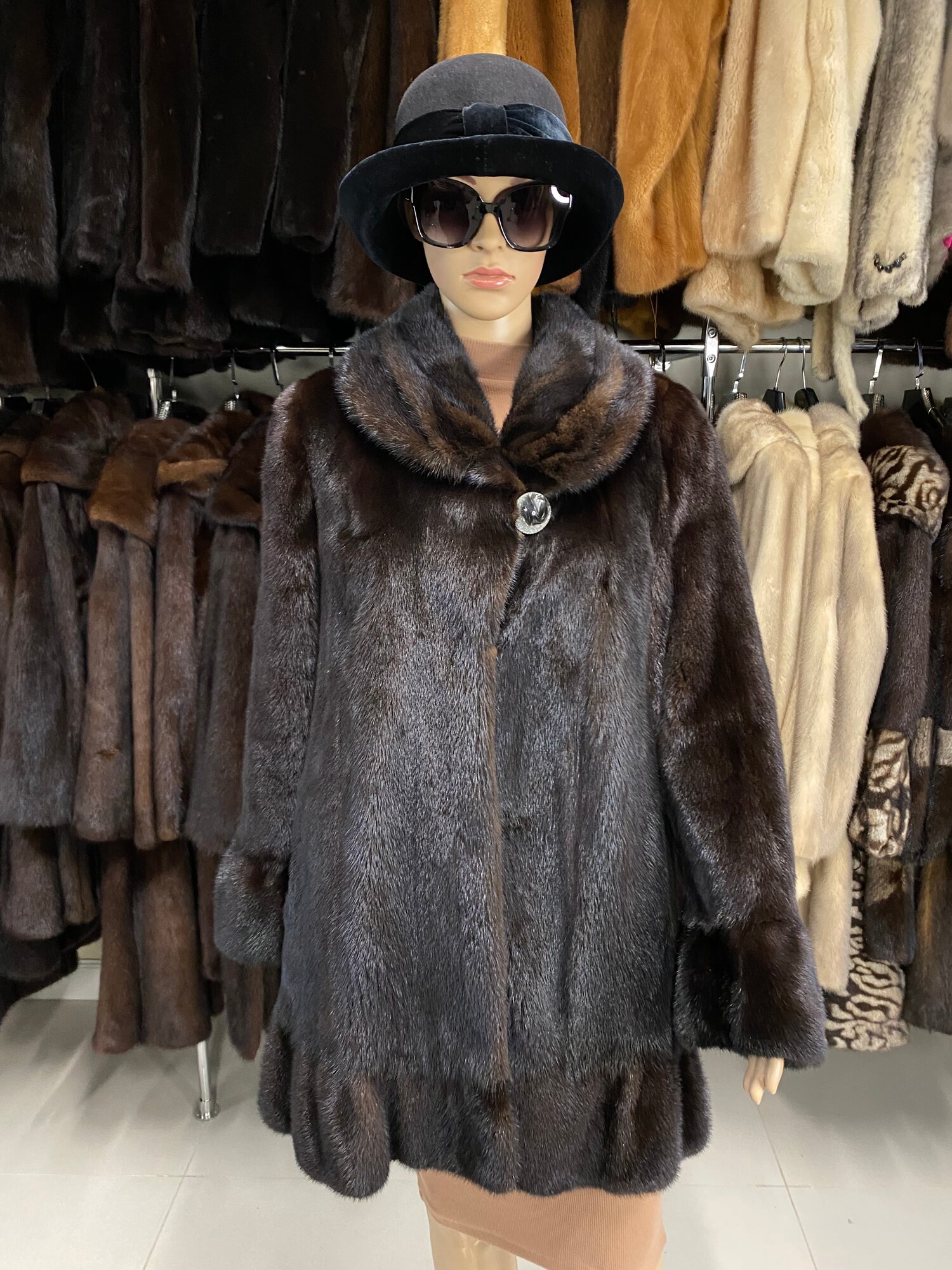 Шуба. Стильная. Норка. С воротом 46-48 р.