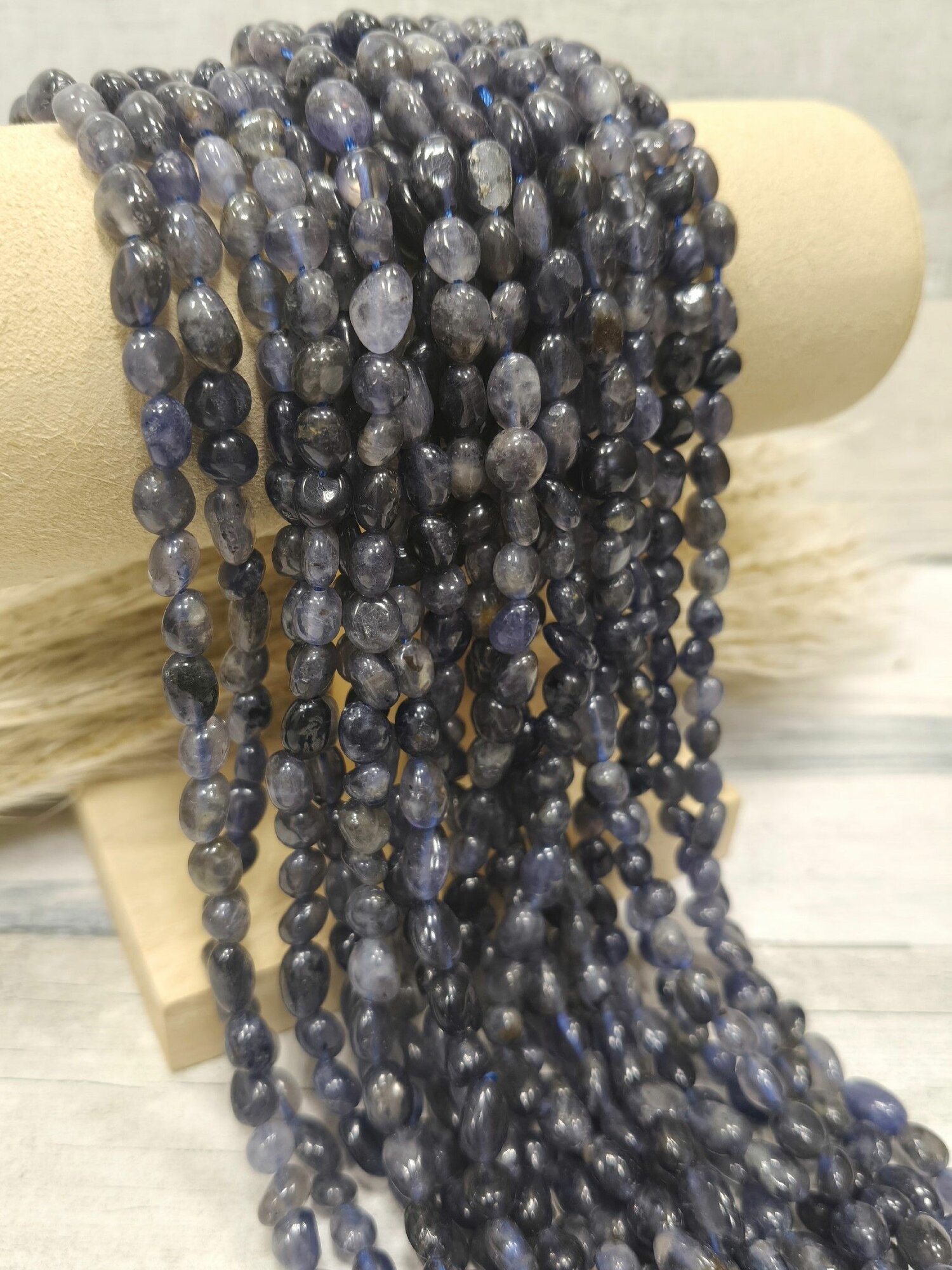 Бусины иолит А галтовка 8 - 11 мм (нить 39 см), Suntrim