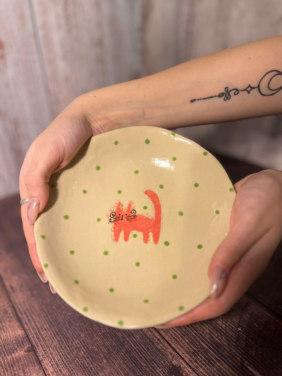 Тарелка "Красный кудрявый кот", керамика, ручная работа, круглая, для СВЧ, диаметр 16см