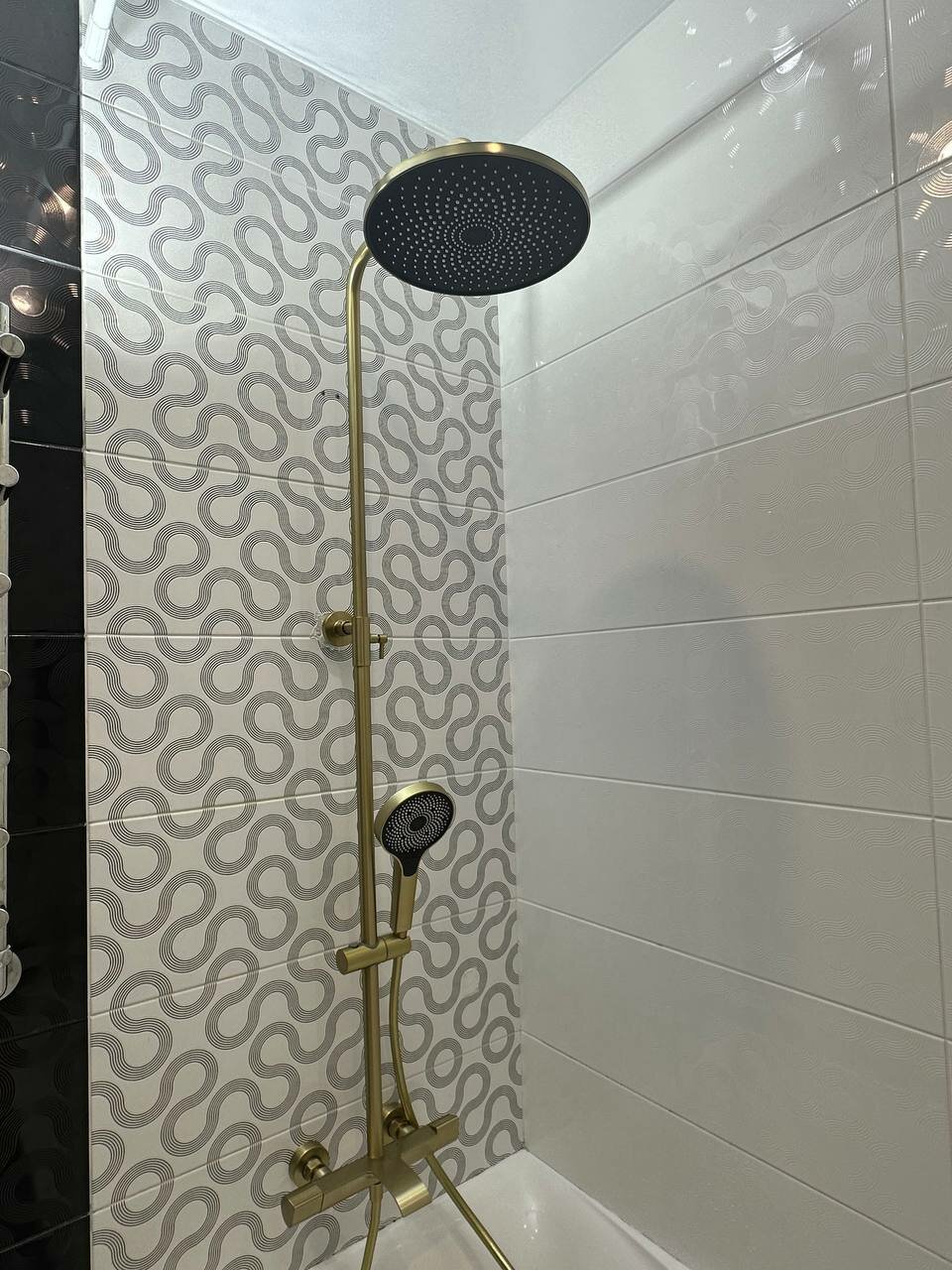 Душевая система из латуни с тропическим душем и термостатом Vieir V343561-S цвет матовое золото