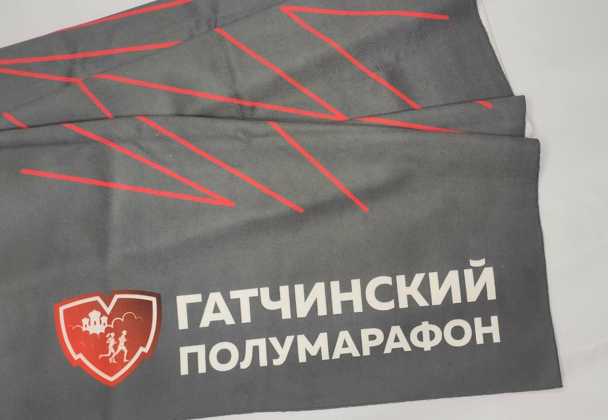 Полотенце спортивное серое Гатчинский Полумарафон (ГПМ) 105х55