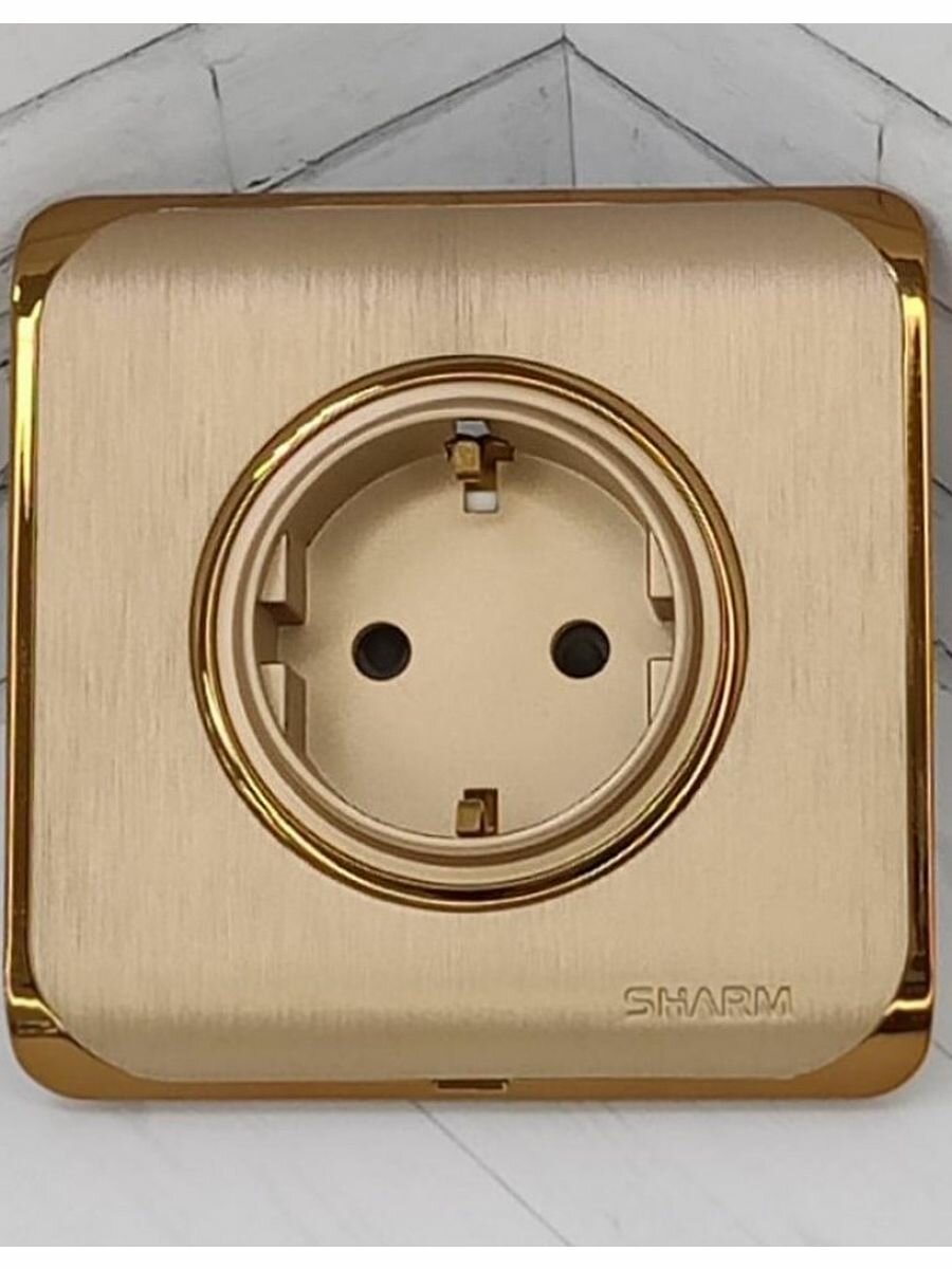 Розетка встраиваемая 240