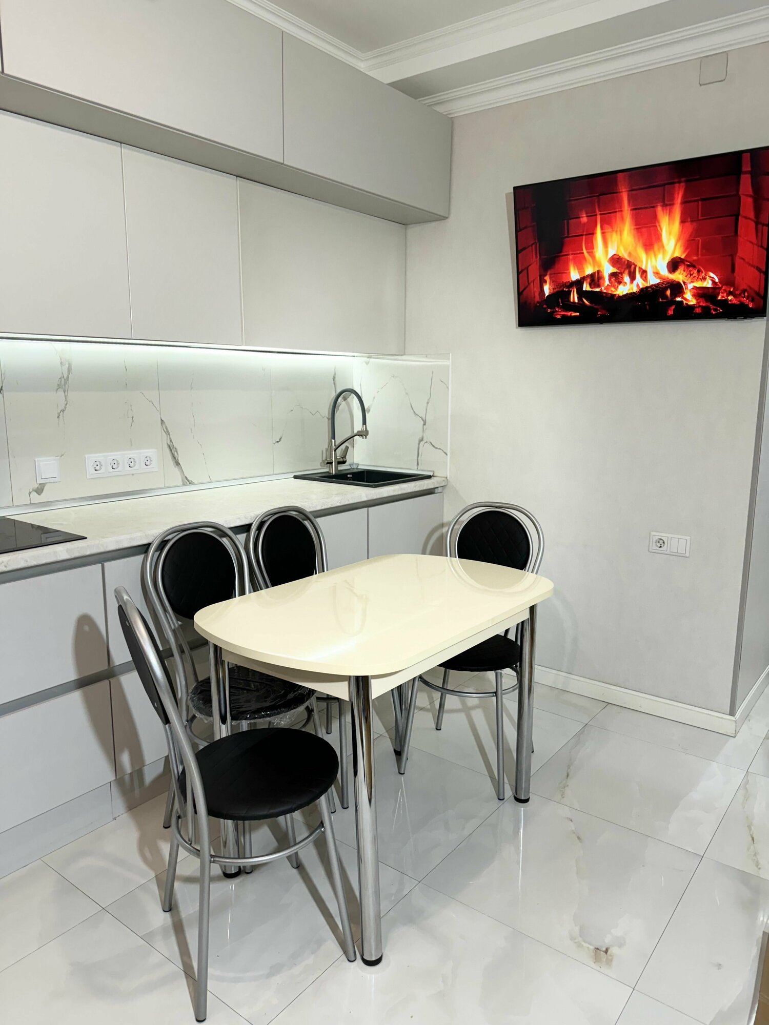 Кухонный стол и стулья Обеденная группа