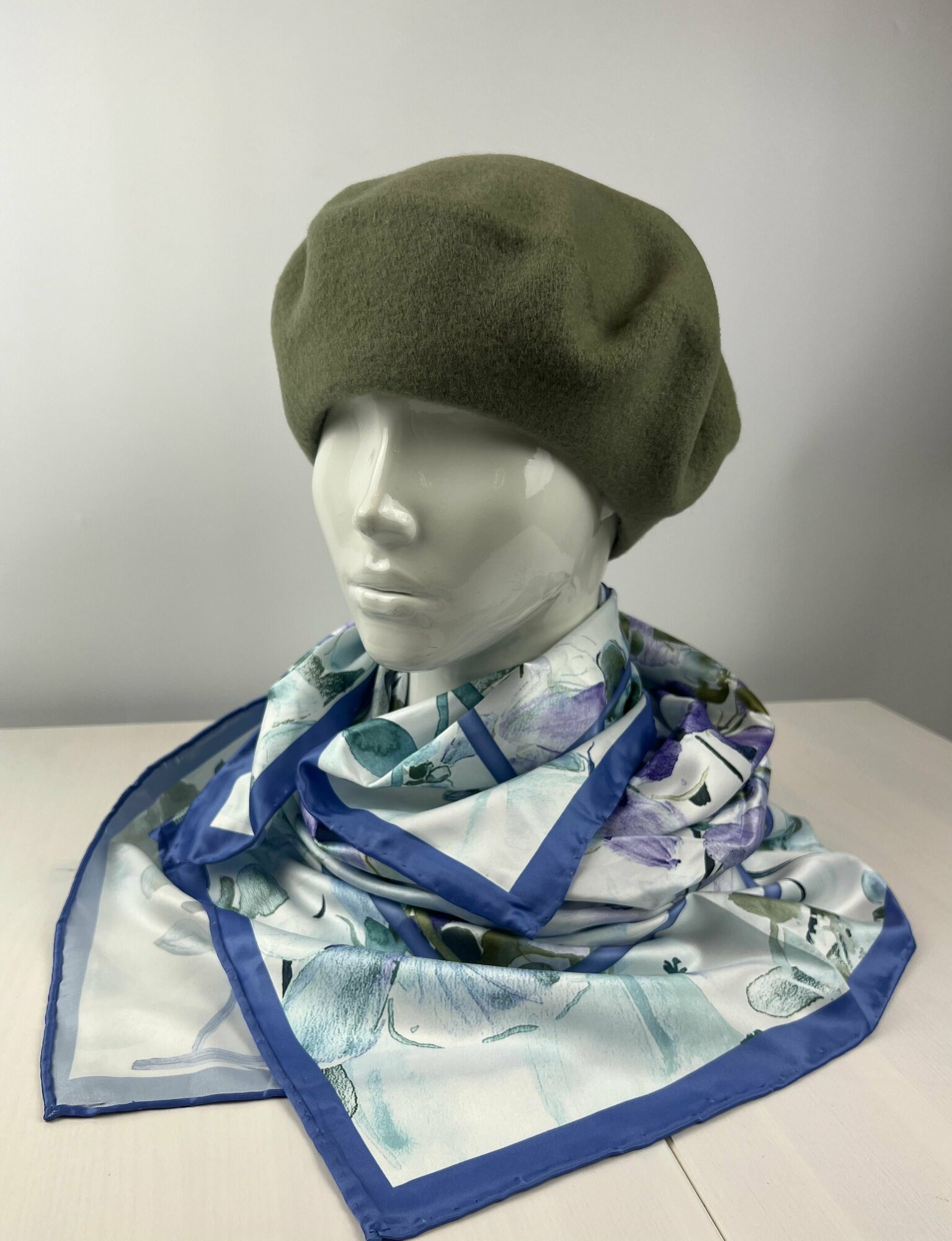 Комплект с головным убором для женщин