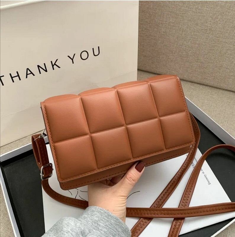 Сумка кросс-боди Sakura, фактура перфорированная, гладкая, матовая, зернистая, стеганая, коричневый