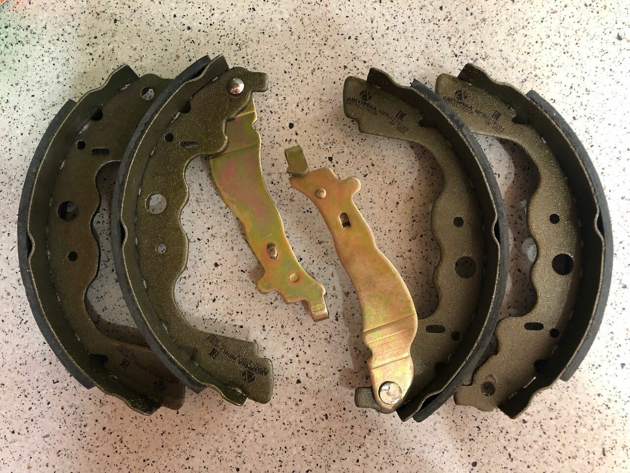 Колодки тормозные барабанные задние Автореал для Lada Ларгус, Renault Logan (AB7701210109/7701210109)