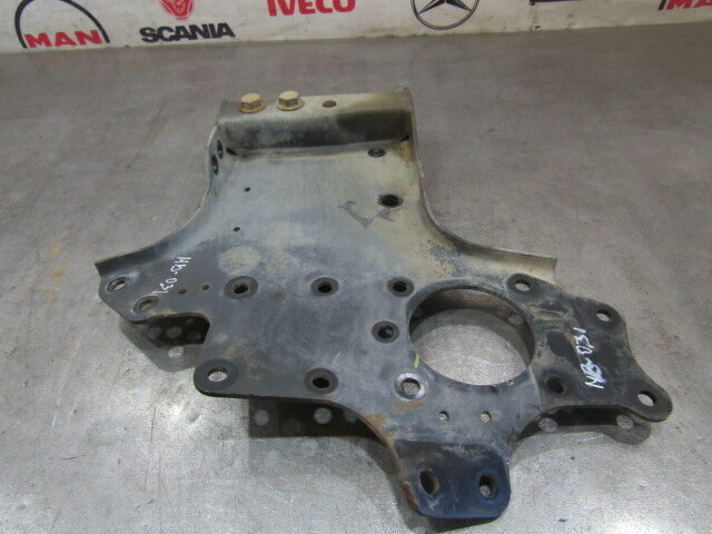 Кронштейн усилителя бампера правый Mercedes Actros, погнут