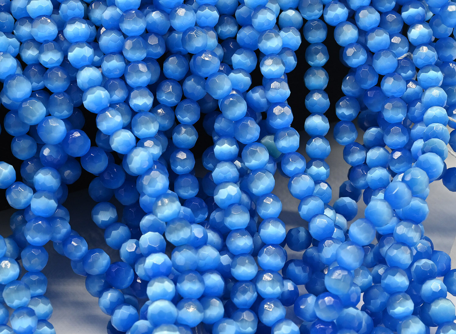 Бусины из кошачьего глаза (улексит) шарик гр.6мм цв. васильковый, 40см, 70 бусин .