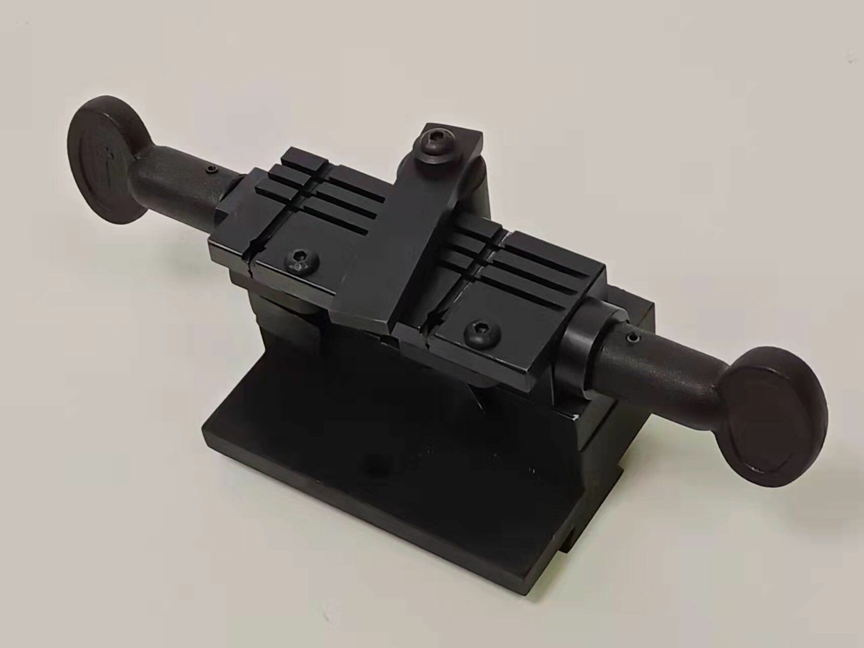 Тиски для станка 383АС и LX583