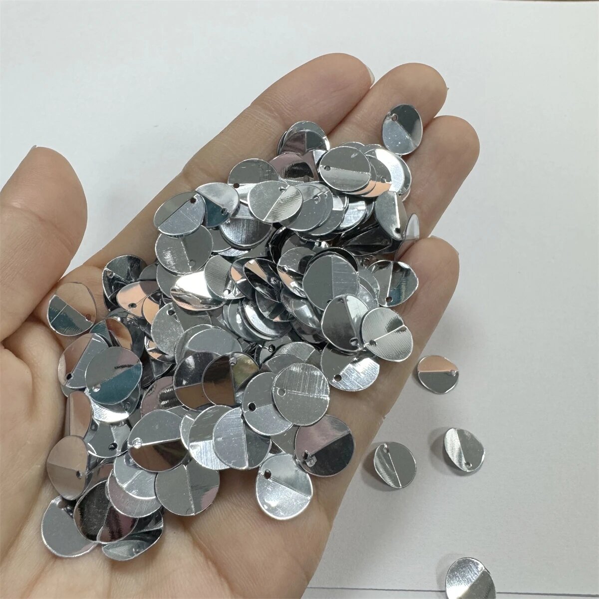 Пайетки овальные серебряные isequins 10 мм, 250 шт