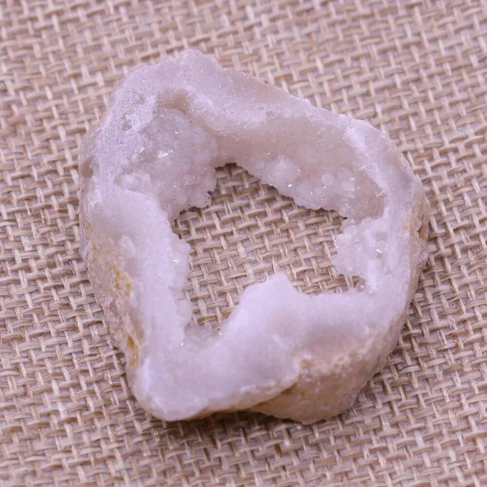 Кристалл белый агат