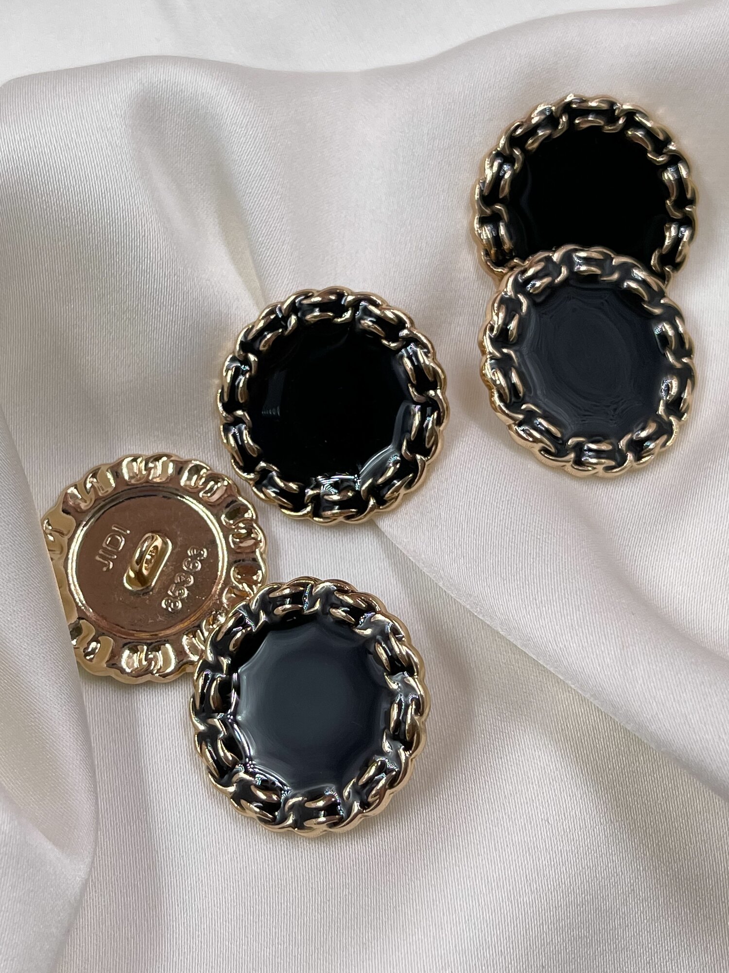 Пуговицы золотистые с черной эмалью 23 мм, 5 штук