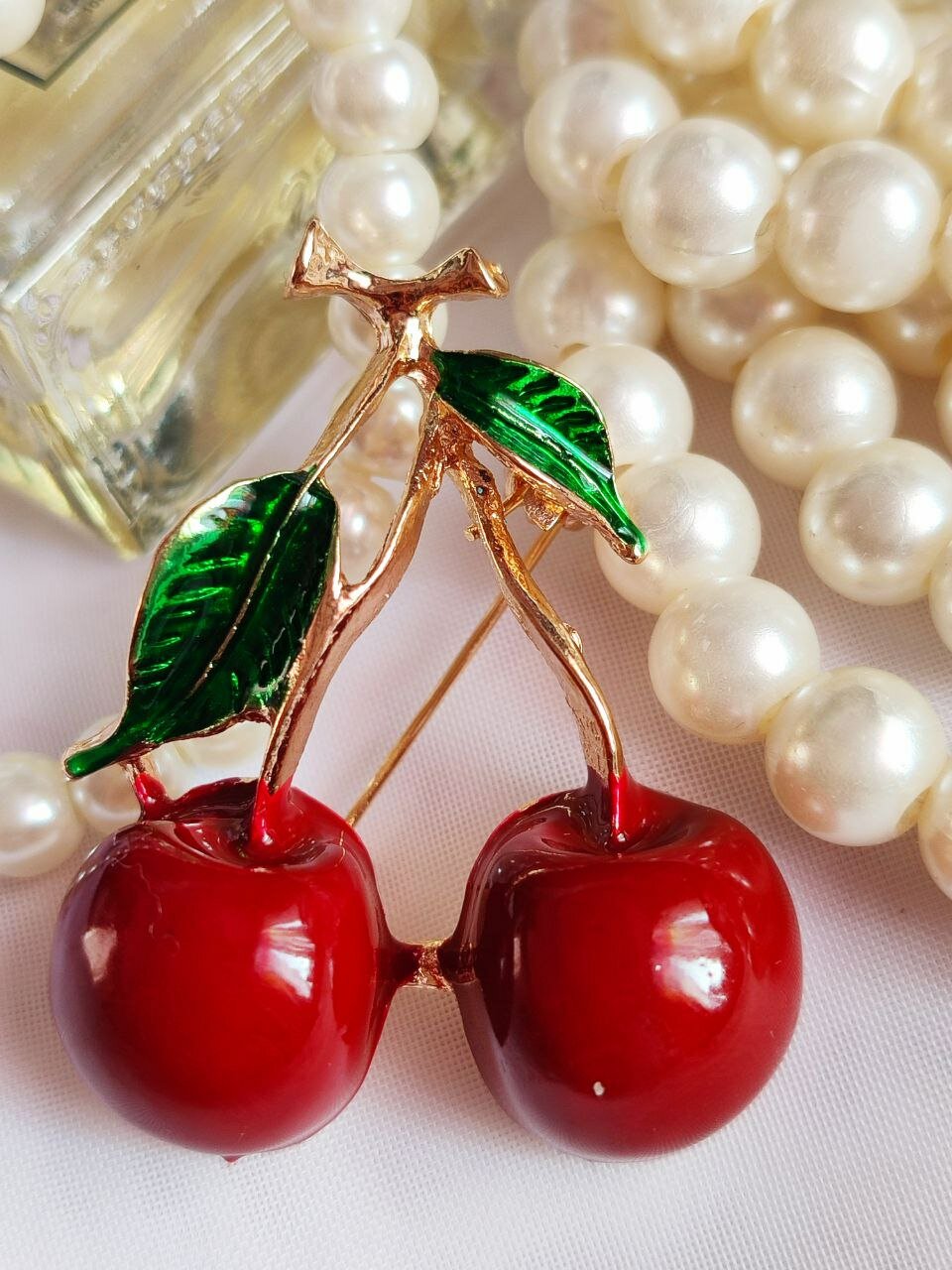 Брошь, стразы