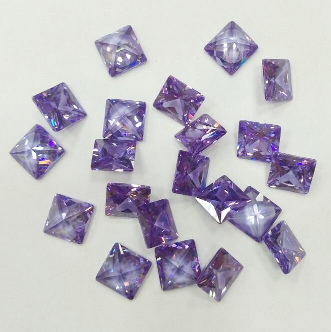 Ювелирный кристалл из фианита, 4х4мм, форма квадрат, сиреневый, 1 шт.