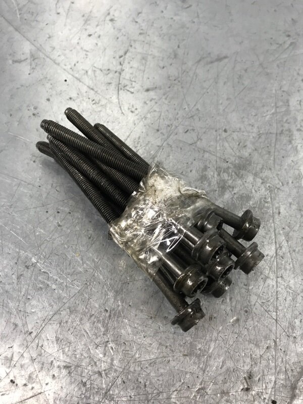 Болт головки блока цилиндров Volkswagen Golf 1J1