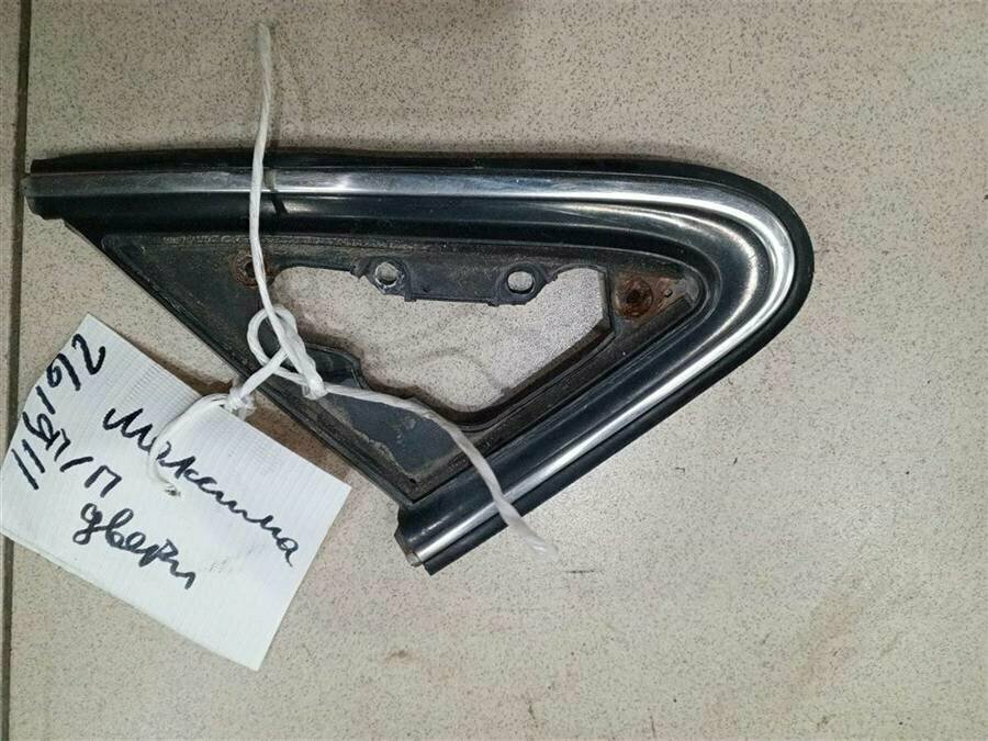 Уголок двери передней правой наружный от Nissan Maxima A32 1994-2000