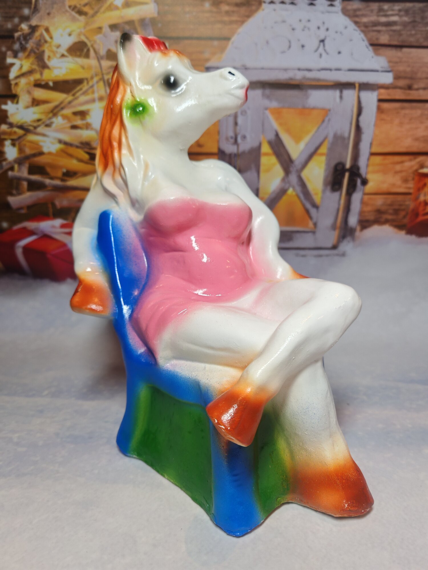 Копилка "Лошадь на стуле" - символ 2026 года, высота 28см длинна 23см, гипс.