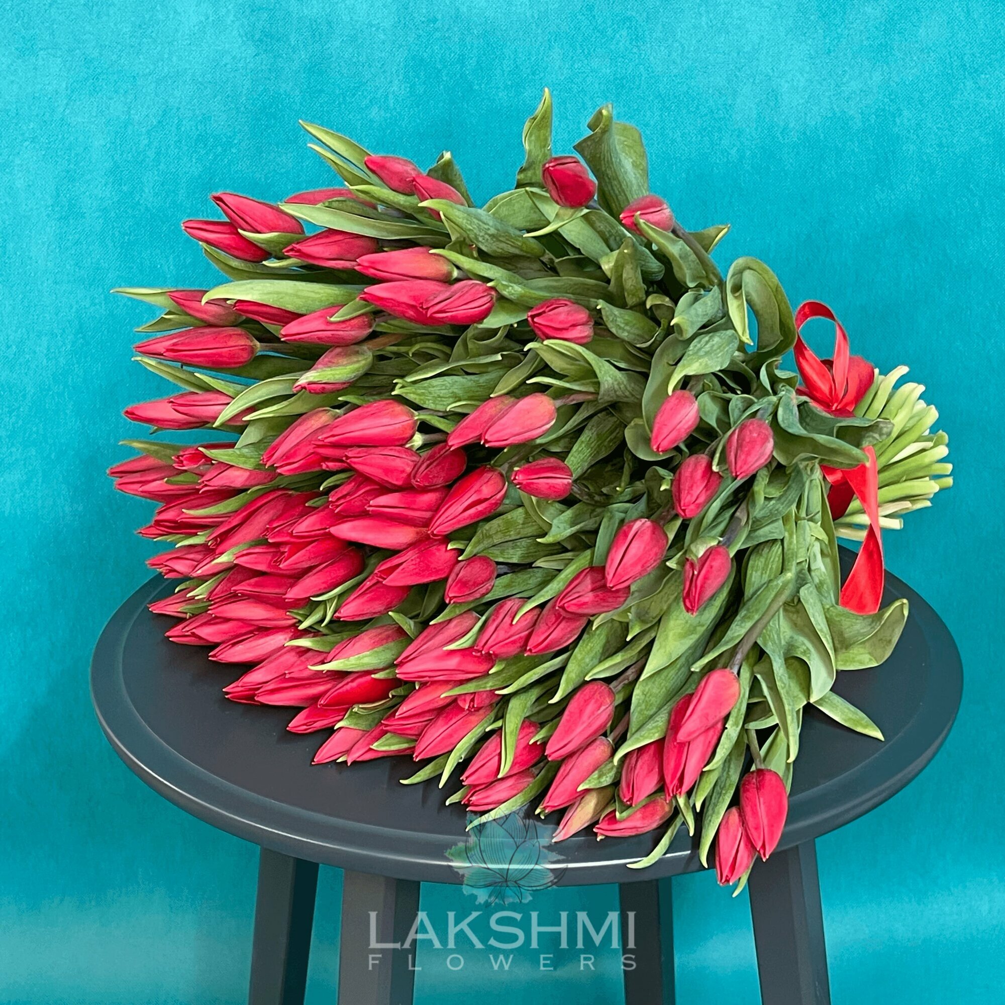 101 красный тюльпан / Букет из 101 красного тюльпана под ленту