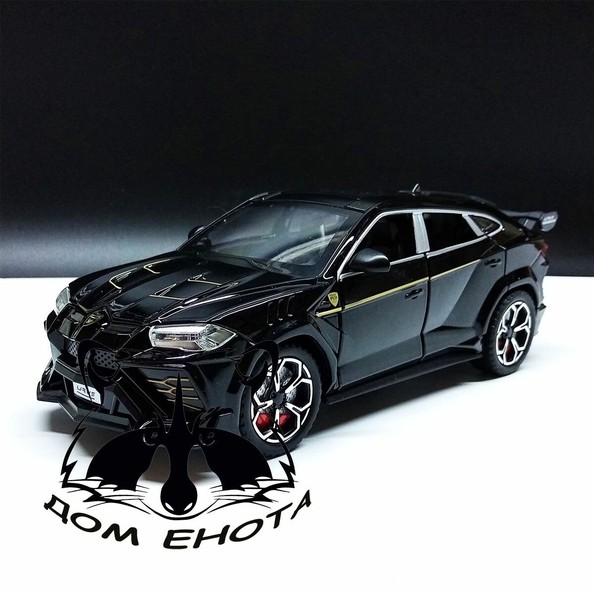 Машинка Lamborghini URUS с дымом. Металлическая модель суперкар Ламба Урус с выхлопом 1:24 черный 21см