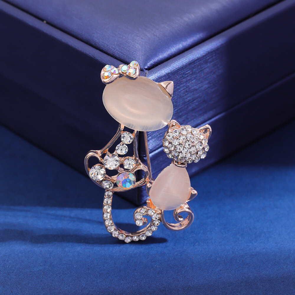 Брошь, стразы