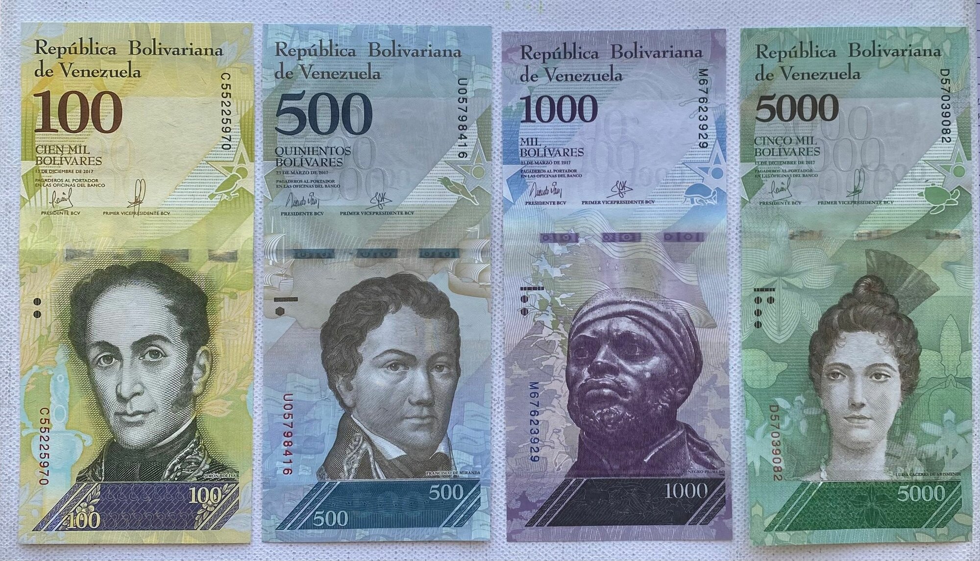 Венесуэла 100000 500 1000 5000 Боливар 2017 года 4 шт UNC