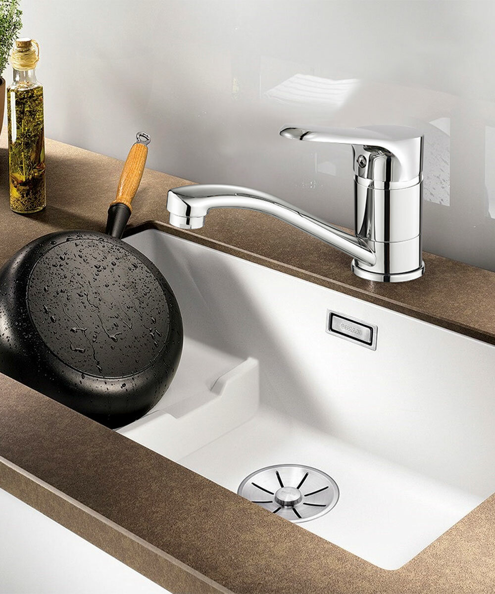 Смеситель для кухни из латуни с поворотным изливом H45007 от бренда Hansen цвет хром