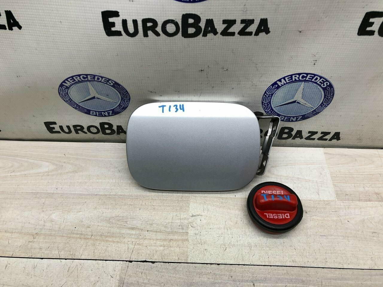 Лючок бензобака Mercedes W211 A2117500206