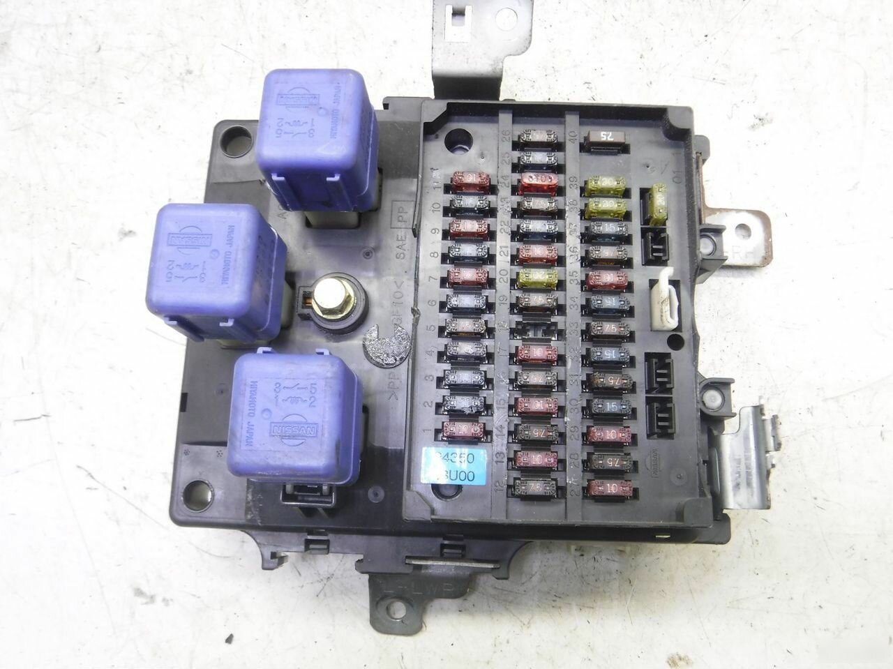Блок предохранителей Nissan Maxima A32 (1994—2000)