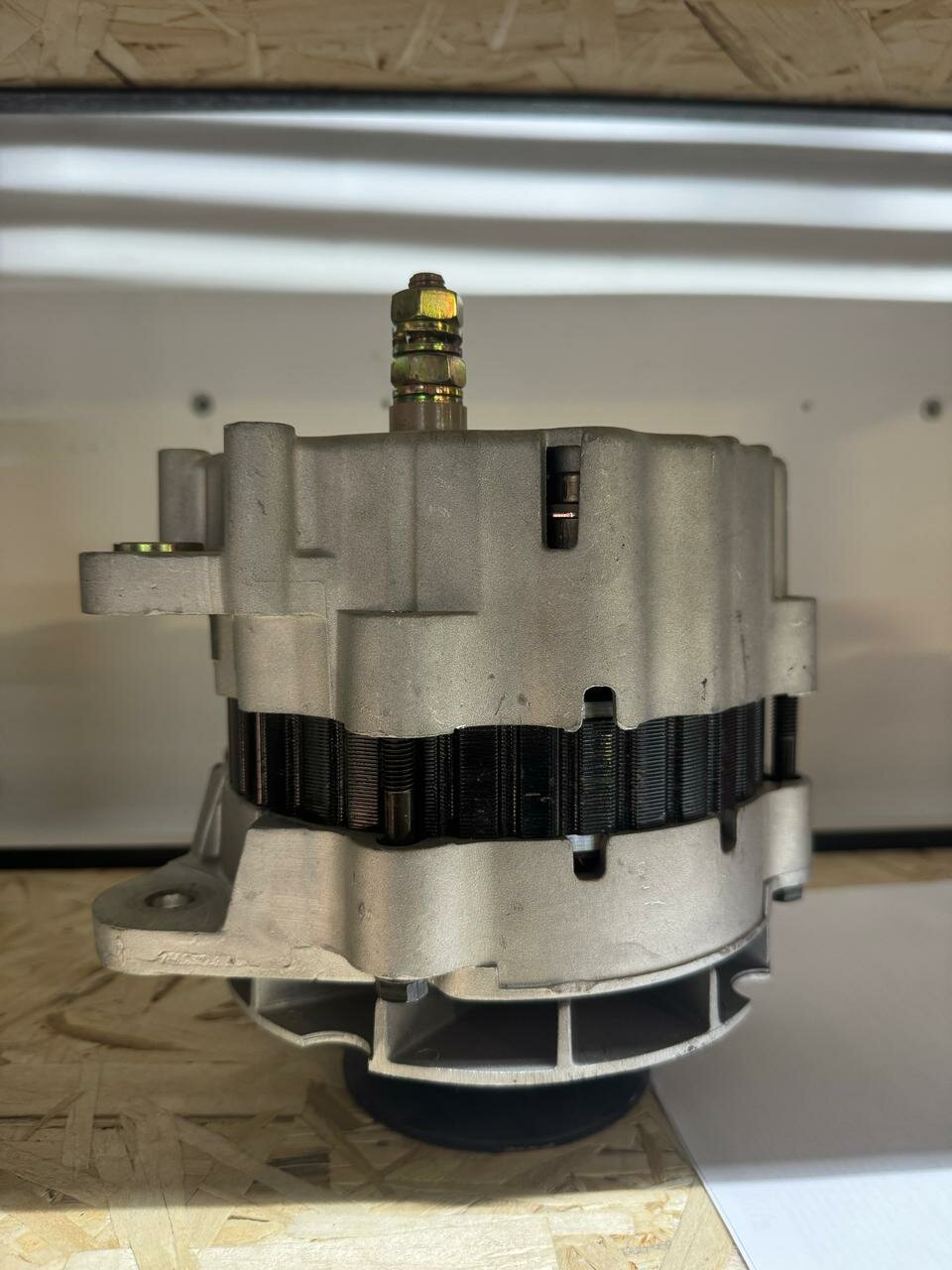 Генератор Valeo 600286, с встроенным регулятором, для стабильной работы электрической системы