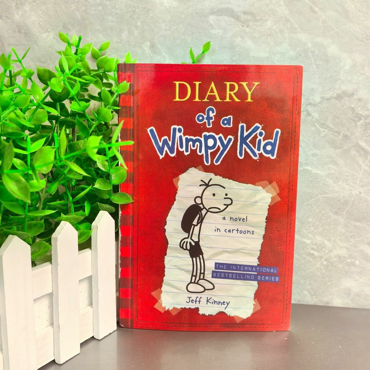 Diary Of A Wimpy Kid/ Детский дневник 1/ Юмористический сборник рассказов-комиксов/, Печатная книга, Мягкая обложка, No.1