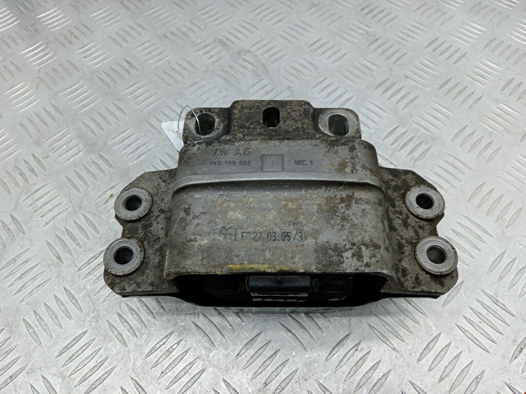 Подушка (опора) крепления двигателя Volkswagen Golf Plus 1K0199555M арт. 1782294