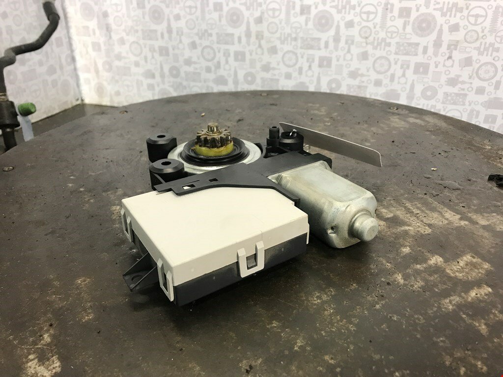 Моторчик стеклоподъемника Ford C-MAX 1 1480776 арт. 743020