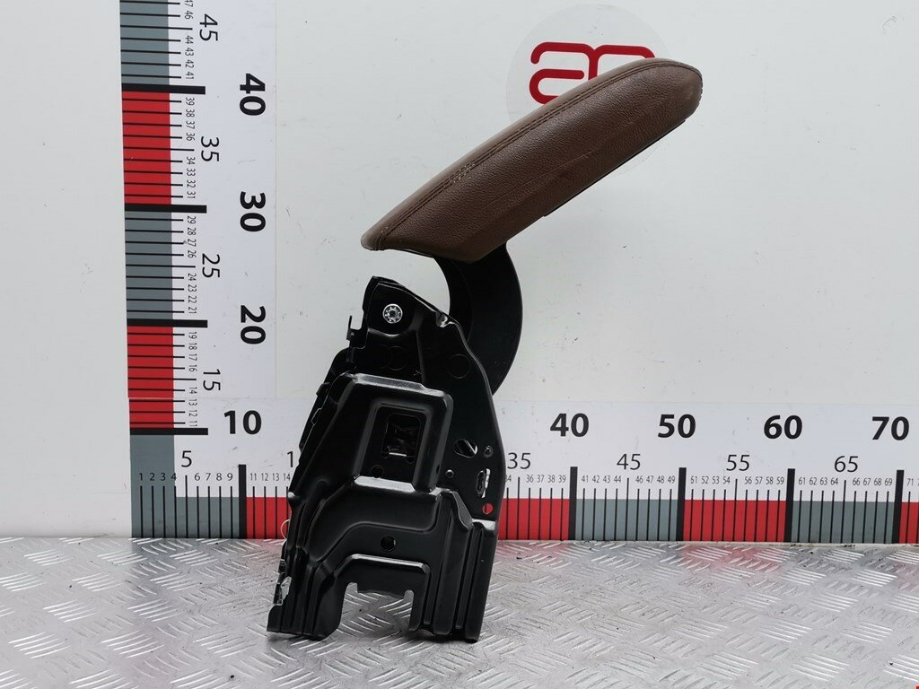 Подлокотник Audi A5 8T 8K0864283 арт. 1807896