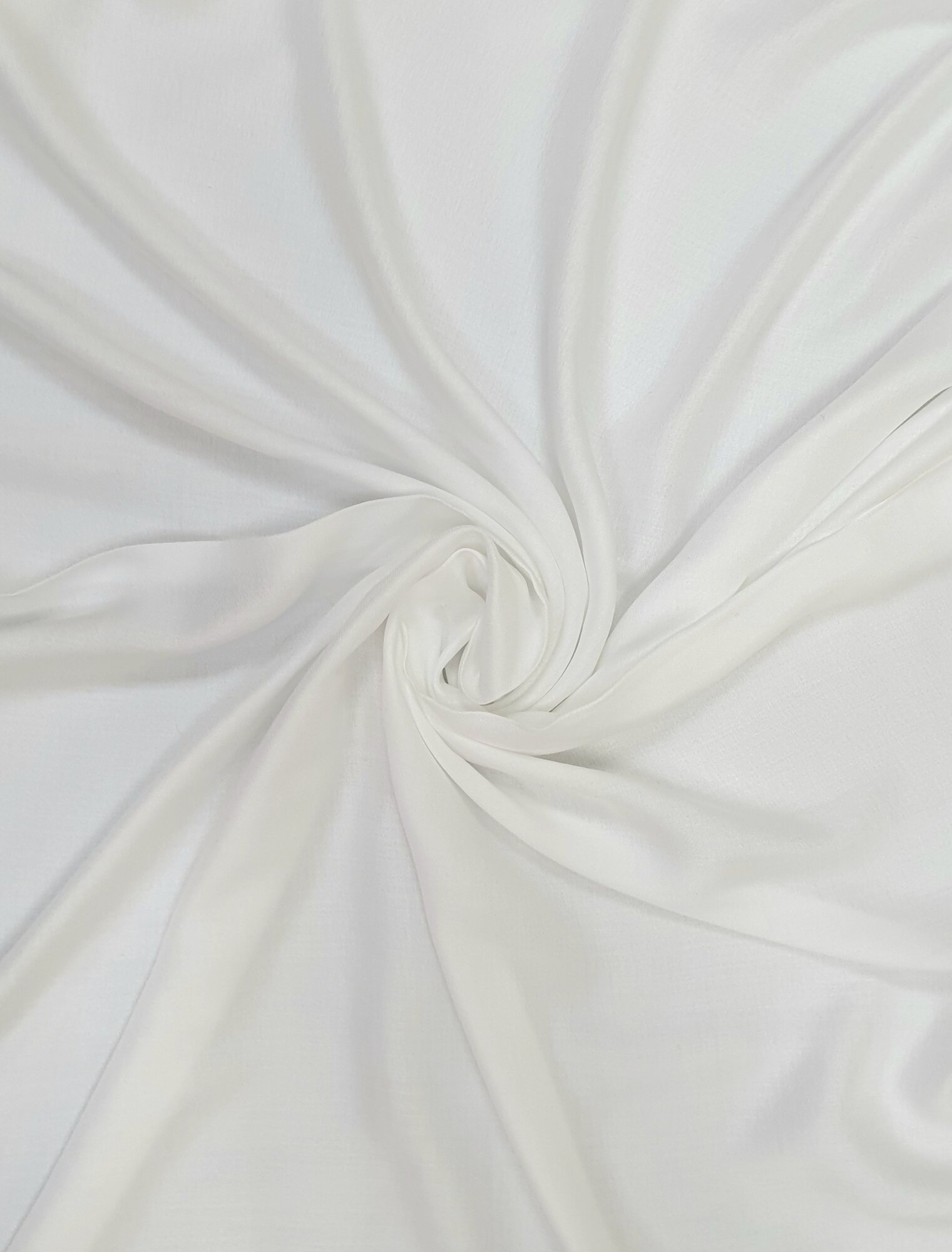 Ткань плательная, 100% вискоза, белый цвет, плотность 110гр, ширина 140 см, Италия, любой метраж кратный 1м