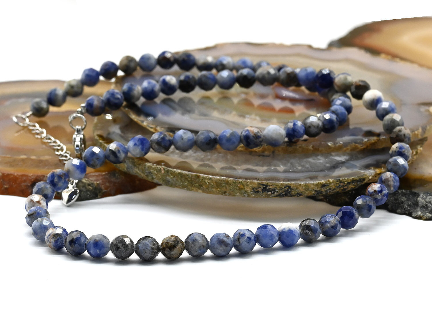 Бусы, содалит