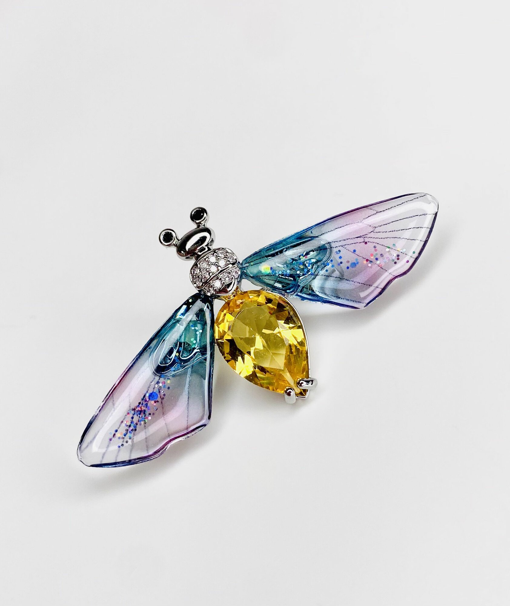 Брошь, искусственный камень, стразы, пластик