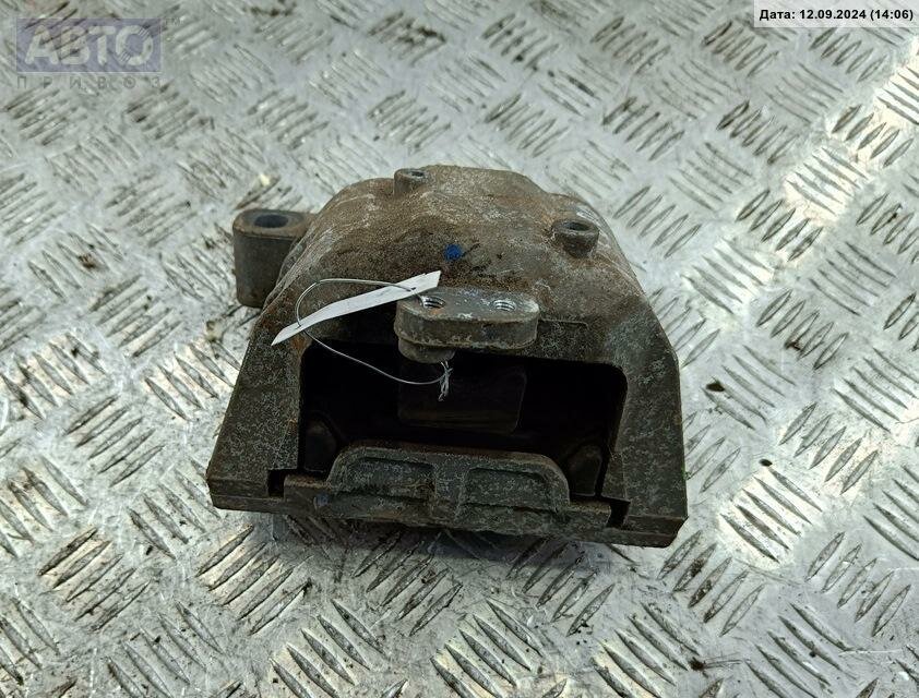 Подушка крепления двигателя Volkswagen Golf-4