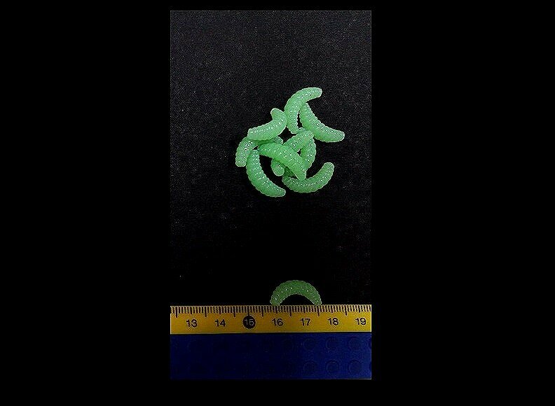 Силиконовая приманка Личинка Опарыша. Цвет 02 (20 шт в пачке)