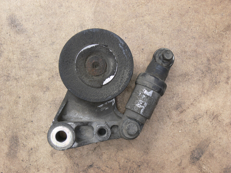 NISSAN 130704KV0A натяжитель цепи