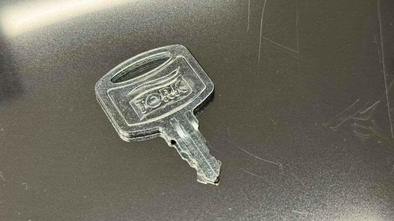 Ключ универсальный Tork 200260, для диспенсера, нержавеющая сталь