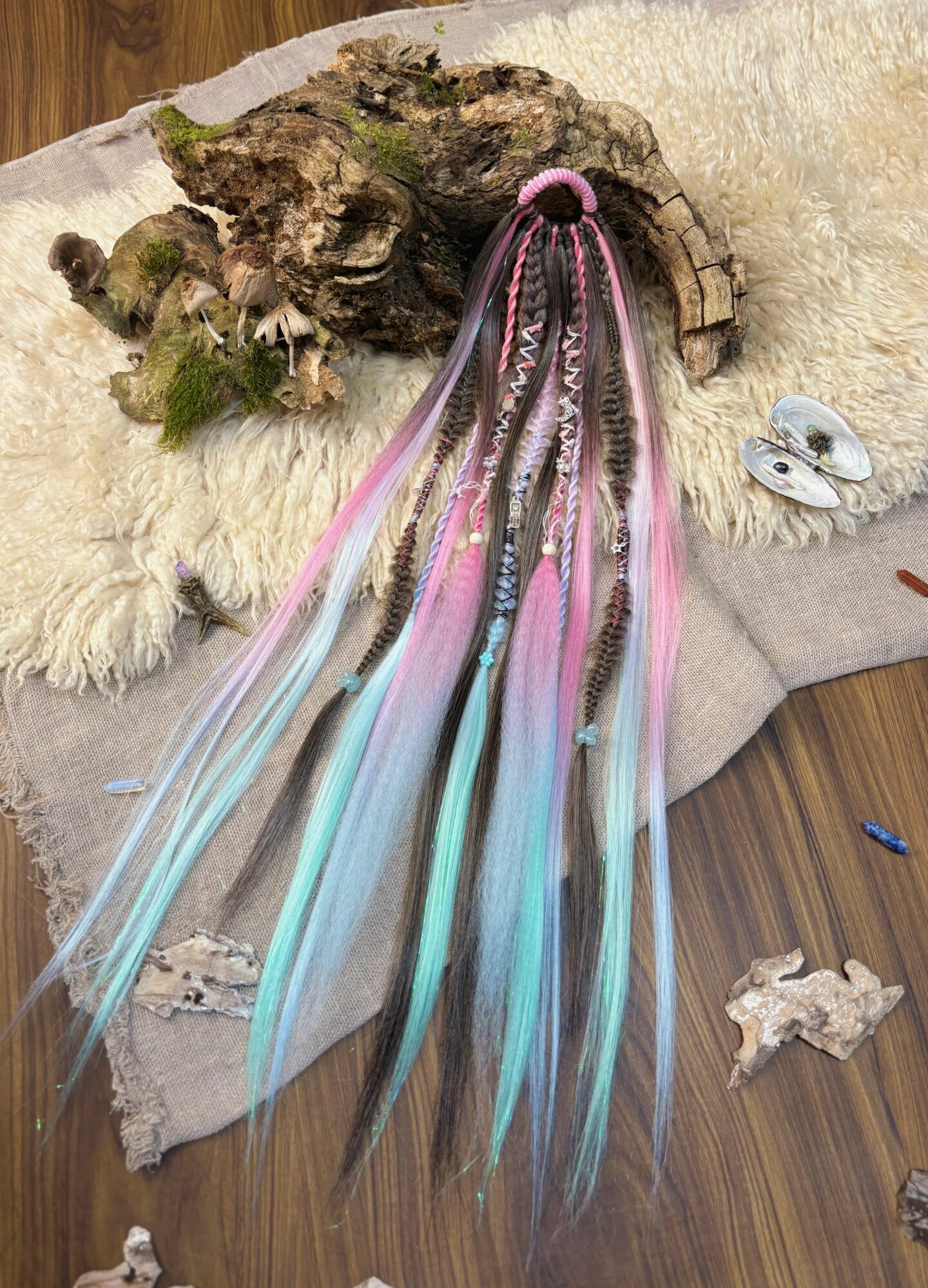 Афрохвост на резинке из канекалона, ручная работа