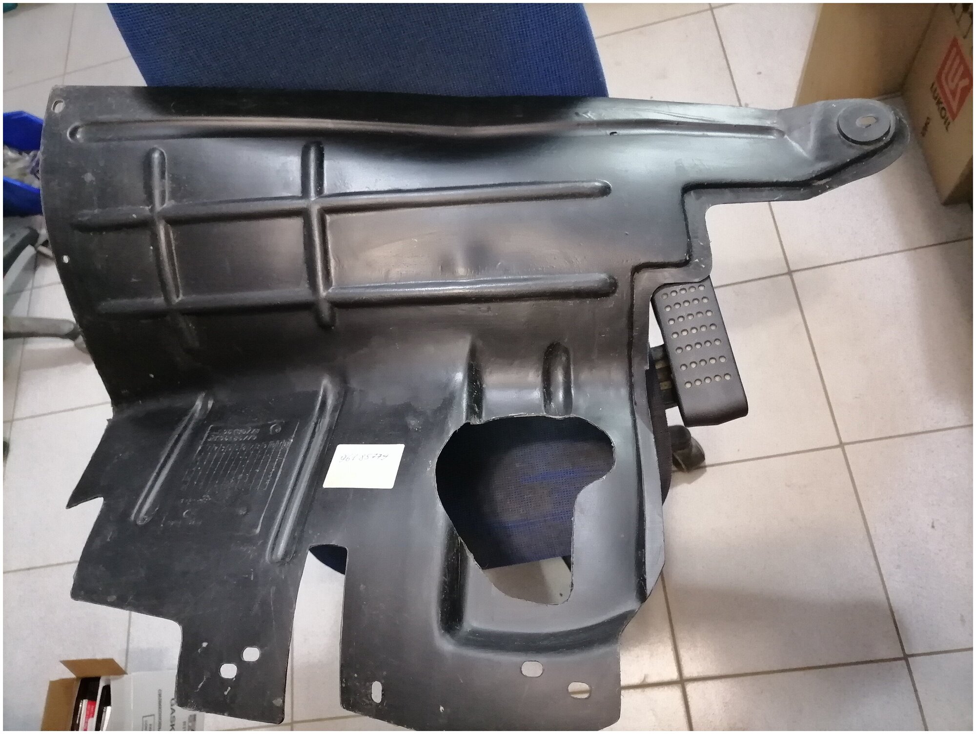 DAEWOO 96185779 брызговик двигателя N (лев.)